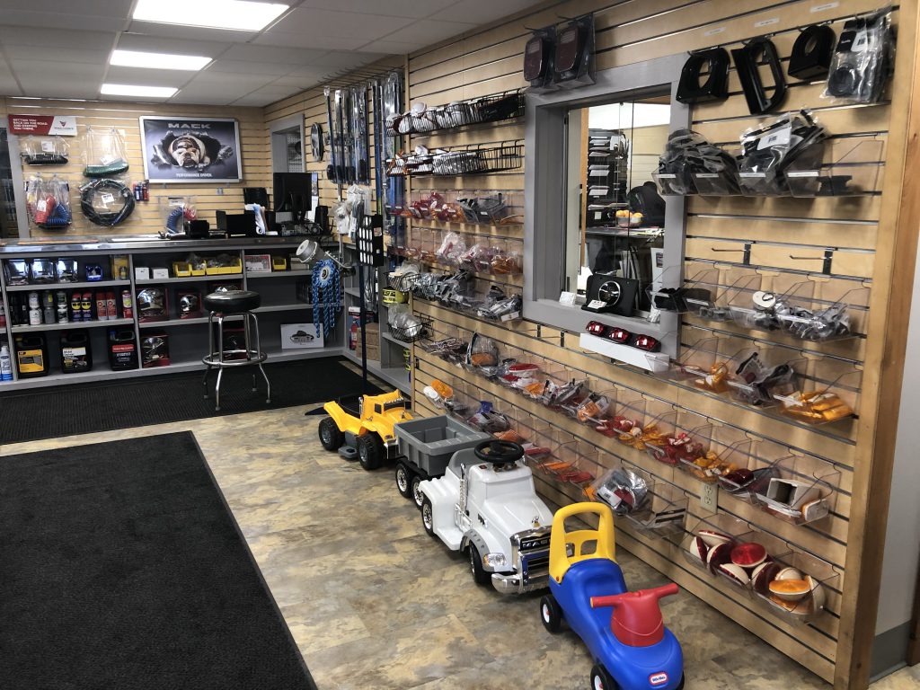 State Line Truck Service | Servicing and selling parts since 1975